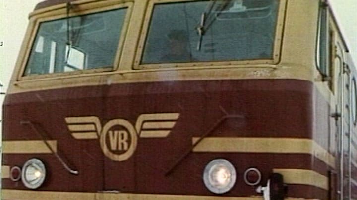 Valmetin uusi Dr16 -veturi astuu julkisuuteen | Yle Areena