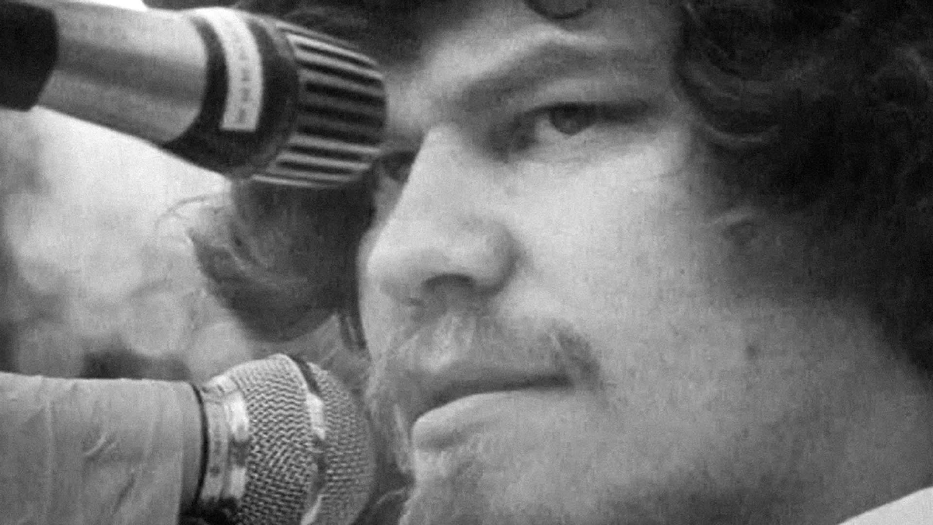 M. A. Numminen ja radion viihdeorkesteri: Maailma se on kuin silkkiä ...