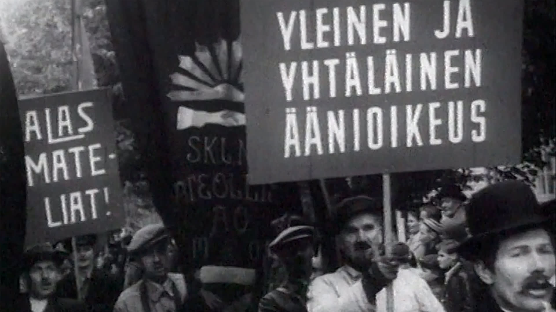 Marskin adjutantti Bäckman raottaa Mannerheim-museon saloja 1990 | Yle ...