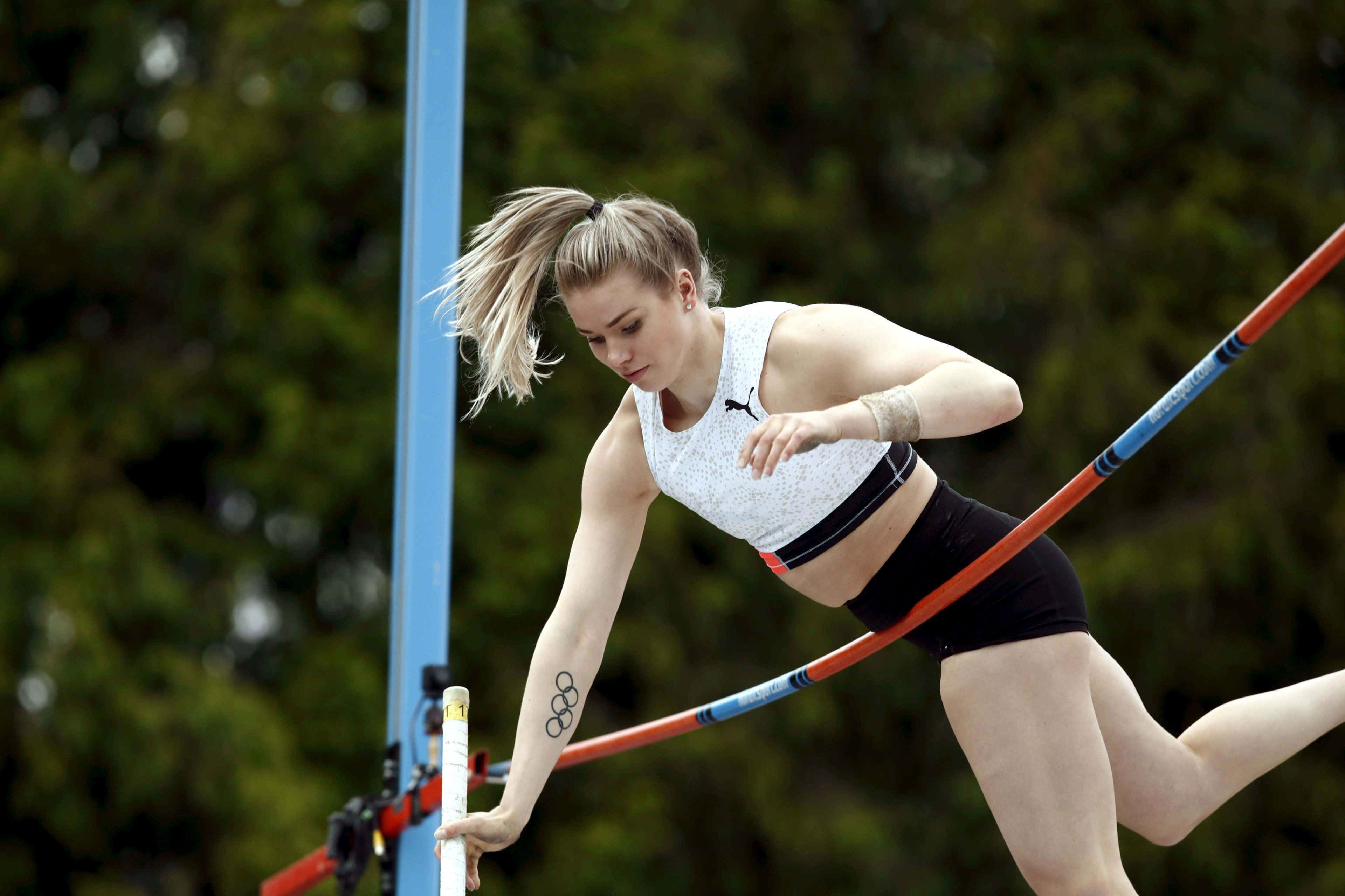 Elina Lampela taivutti 450 | Sportklipp (på finska) | Yle Arenan