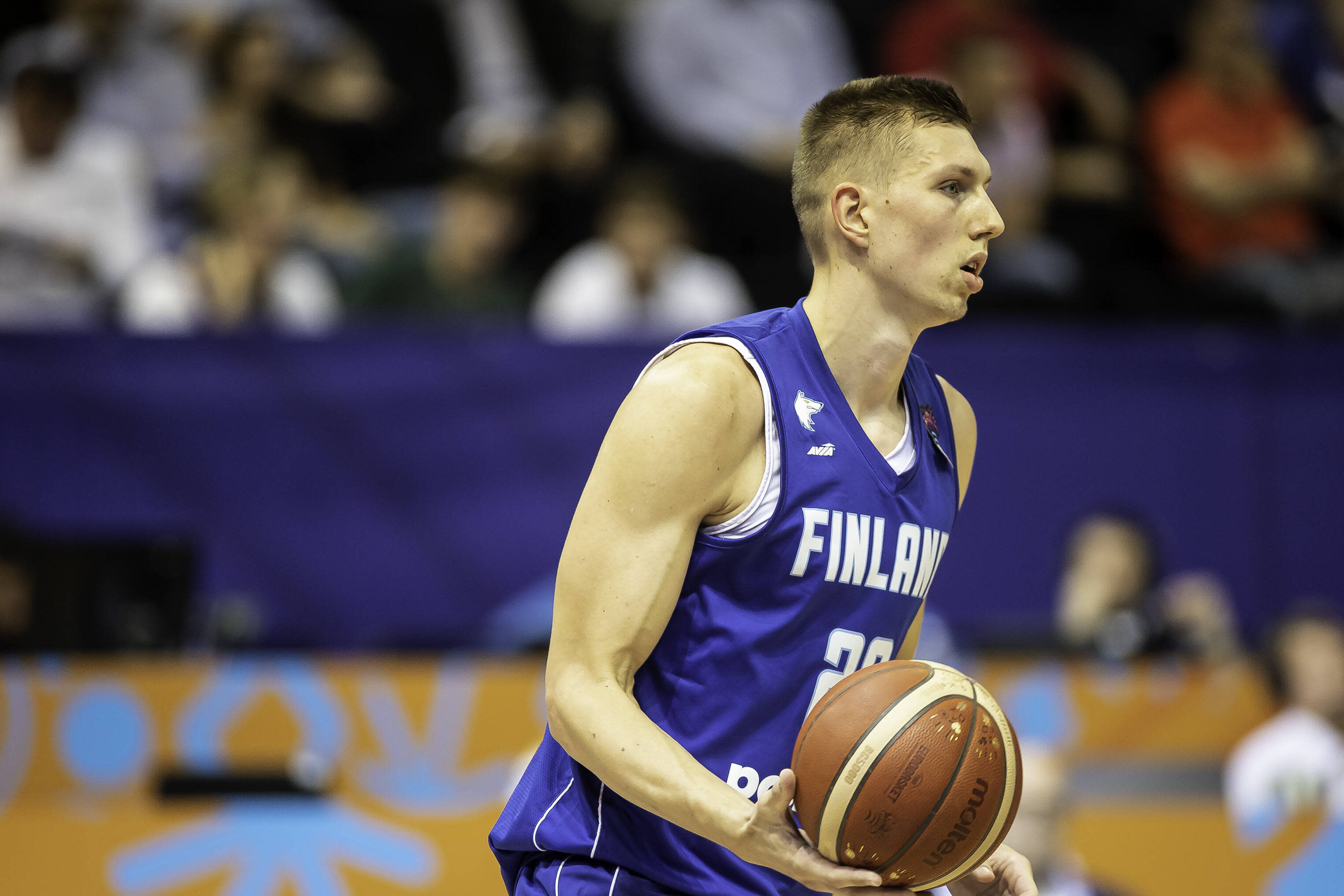 Alexander Madsen liekehtii – Suomi jälleen johtoon | EM i basket | Yle ...