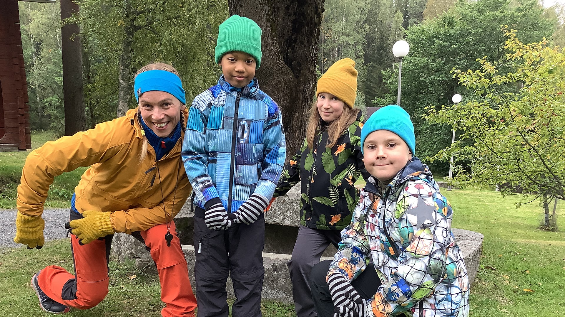 Hiiri kissalla räätälinä | Tutustu tukiviittomiin | Yle Areena