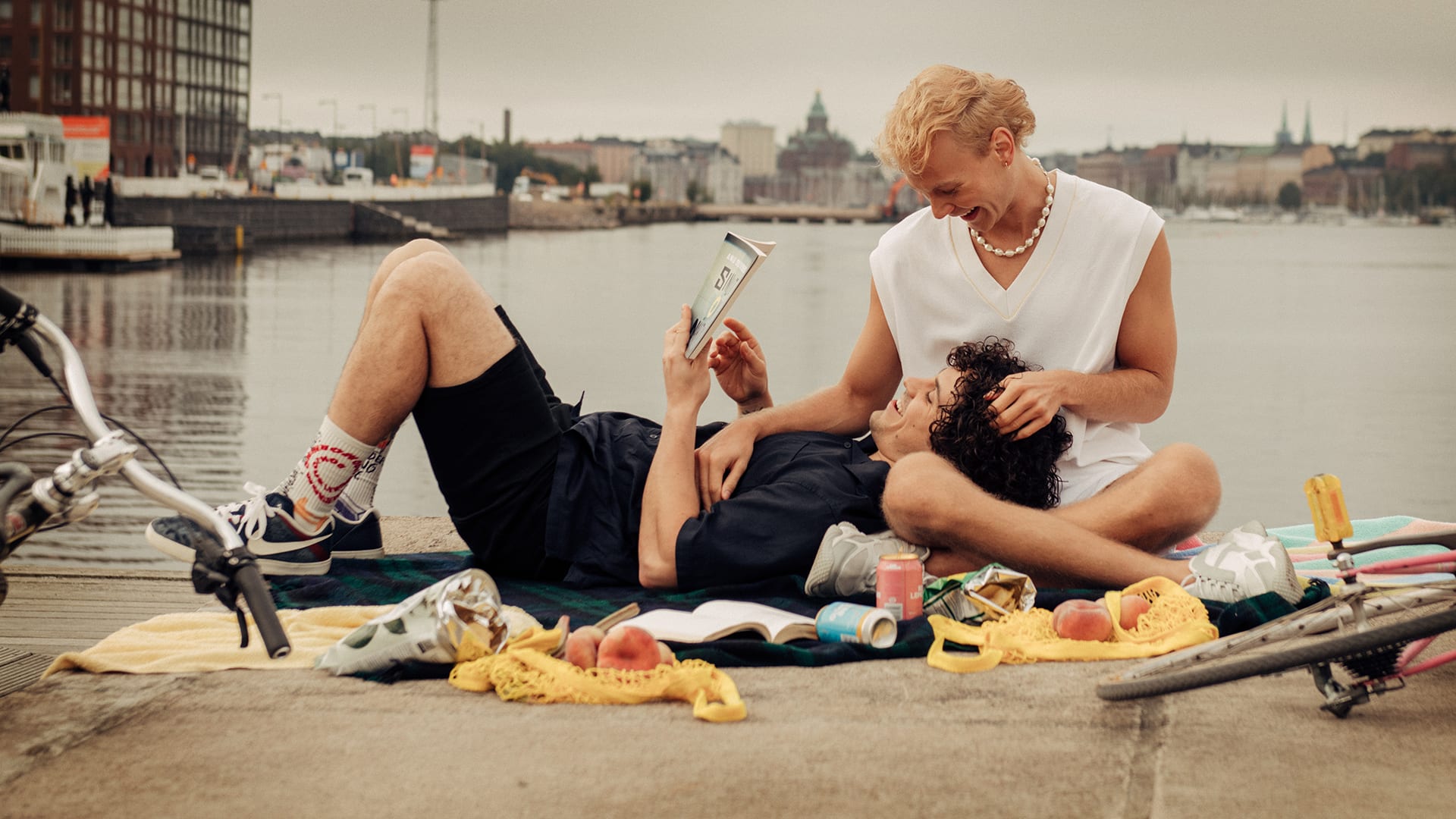 AIKUISET | Kausi 3 | Yle Areena