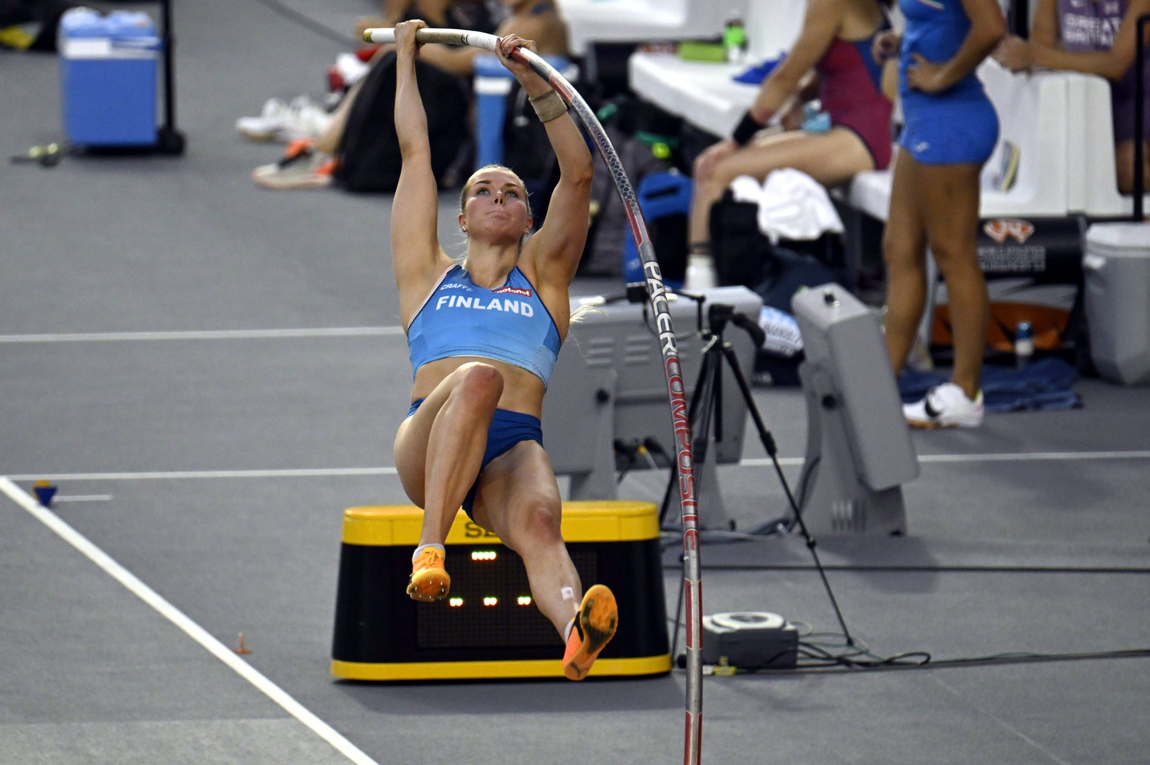 Elina Lampela ylittää 435 | Yleisurheilun MM | Yle Areena