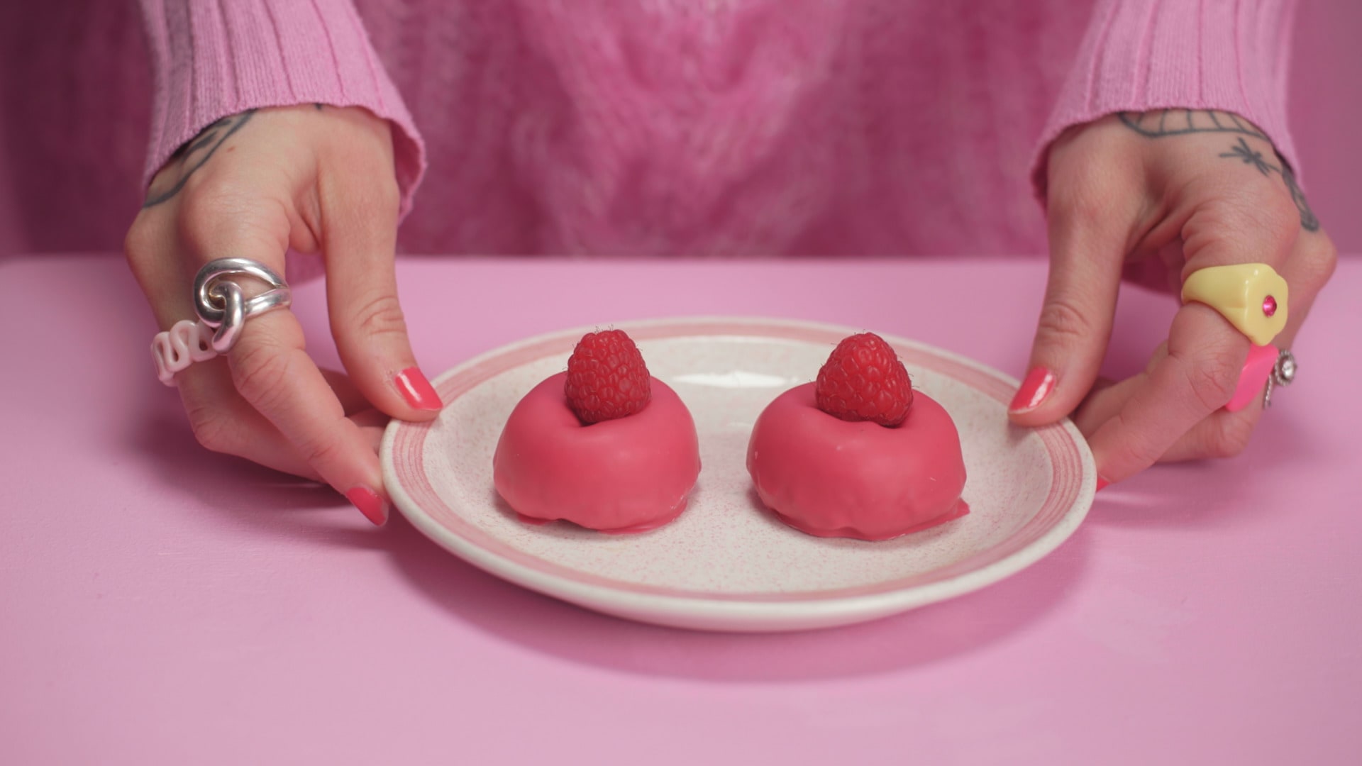 K1, J8: Rinnat | Kuka minä oikein olen? | Yle Areena