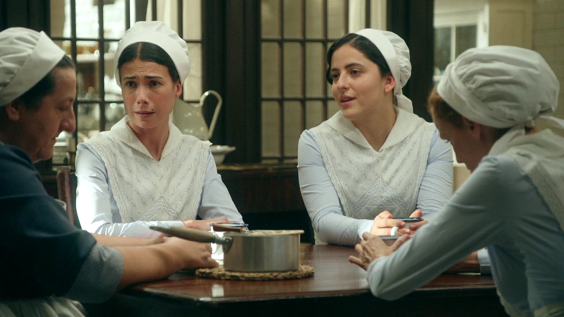 K4, J40: Kutsumattomia vieraita | La Promesa - Salaisuuksien kartano ...