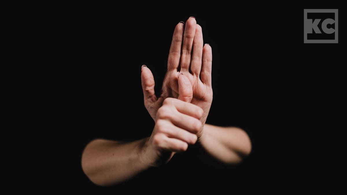 Analyysi: Kuuro esiintyjä ja viittomakielen tulkki ovat eri asioita ...