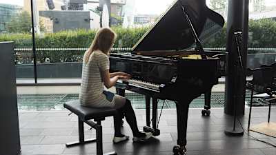 Kamarimusiikki- ja liedpianisti Laura Pulkka: "Aloitin ensisijaisesti ...
