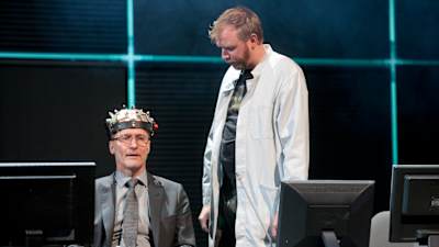 Juha Jokelan Sumu pistää isosti ja terävästi – Kulttuuri – yle.fi