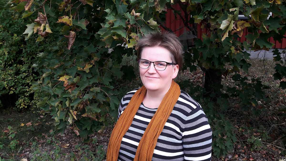 Kirjailija Anne Leinonen rakastaa outoa ja kummaa – Elämä – yle.fi