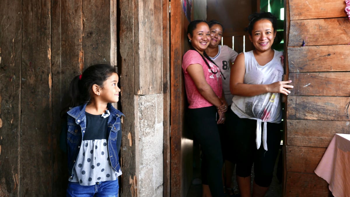 Yhdysvaltain siirtolaiskriisi 60 sekunnissa – Greiby Sanchez pakenee ...