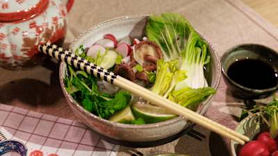 Vietnamilaisten makujen taikaa: Kasvis-pho ja Banh Mi Patongit – Hengaillaan – yle.fi