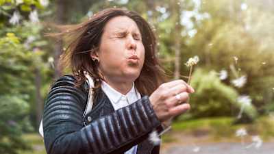 Pirjo ajautuu noloihin tilanteisiin komediasarjassa PIRJO – Draama – yle.fi