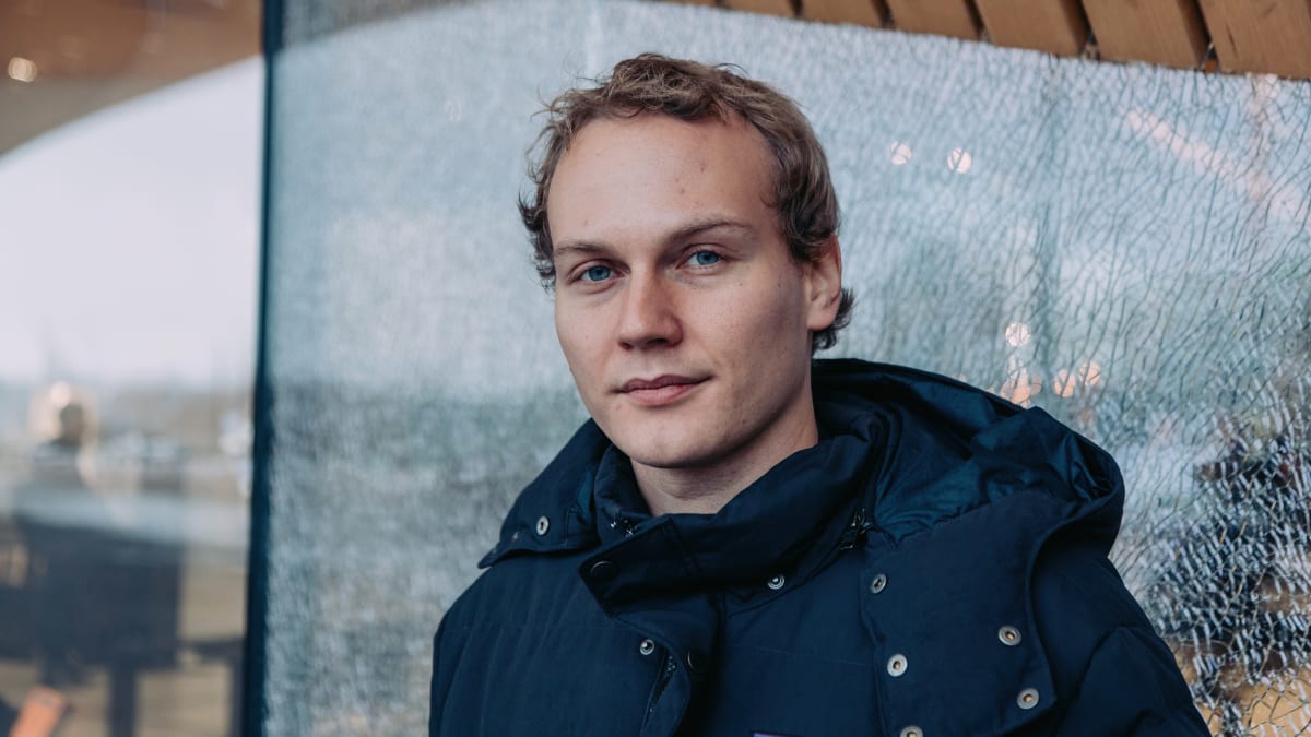 Elias Salonen näytteli unelmaroolin hittisarjassa, jonka vitsit ...