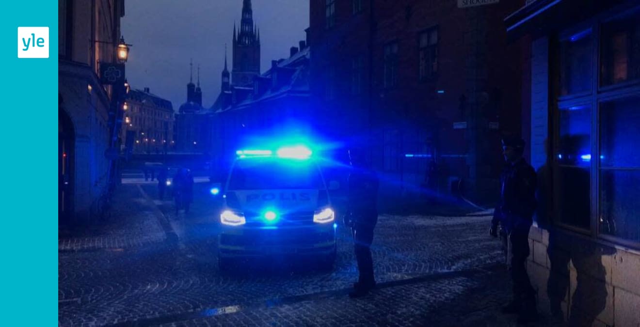 Riksdagens byggnader i Gamla stan i Stockholm utrymdes efter att okänt ...