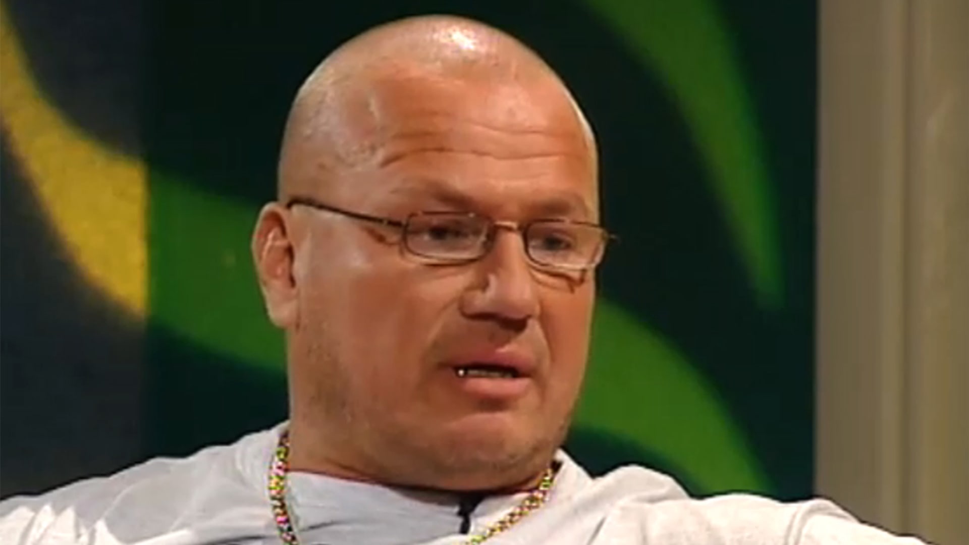 Tony Halme snackar med Bettina | Yle Areena