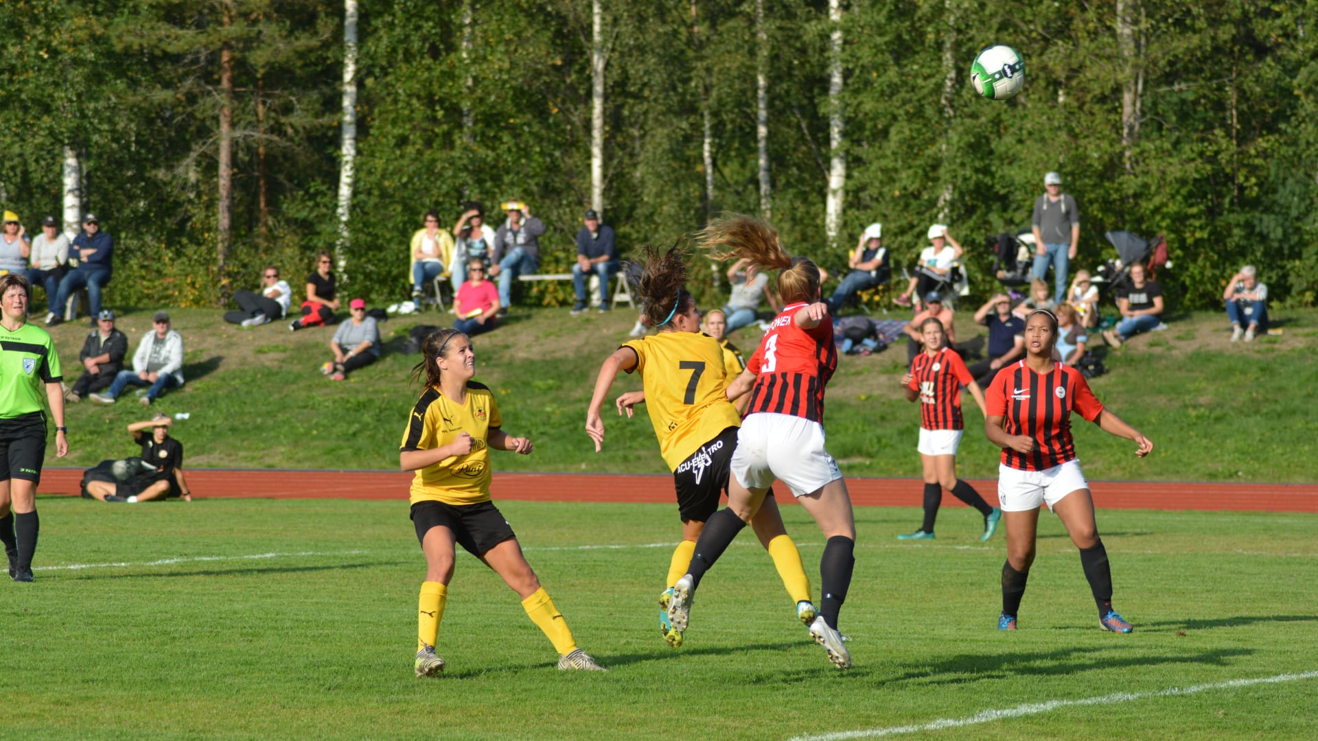 Myrans Jade Montgomery skadar sig i Damettans toppmöte | Yle Arenan