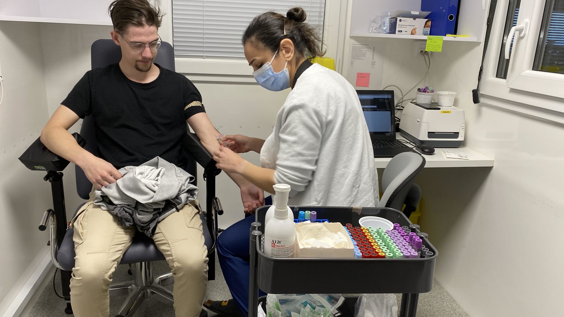 Drive-in-verikoe kerää kiitosta TYKSin asiakkailta | Yle Lounais-Suomen ...