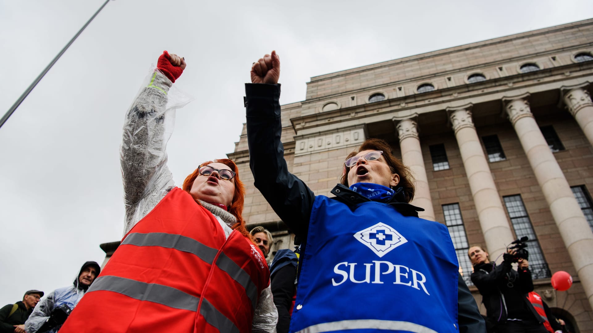 Sovinto toi hoitajille kokonaisen vapaapäivän pyhätyöstä | Yle Pohjanmaan videot | Yle Areena