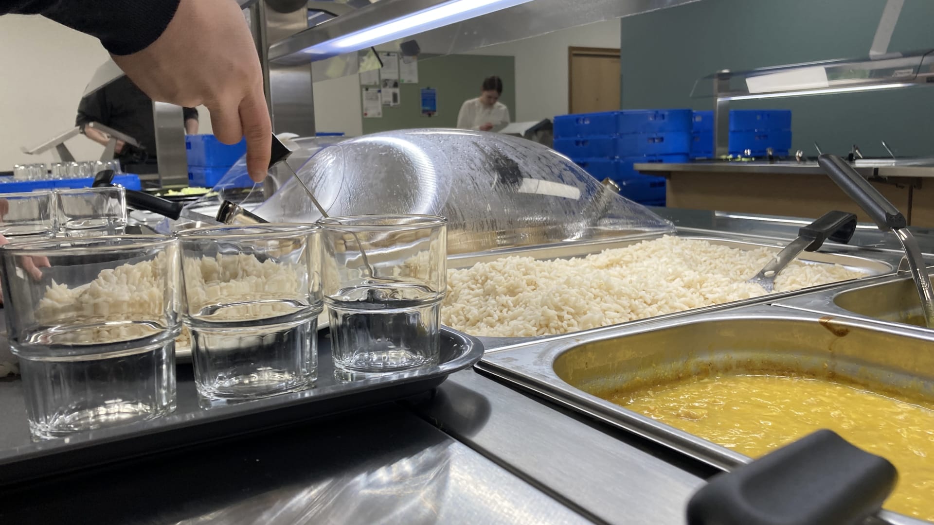 Suurkeittiö muutti ruokalistaa, eikä kouluruoka kelpaa nyt enää ...