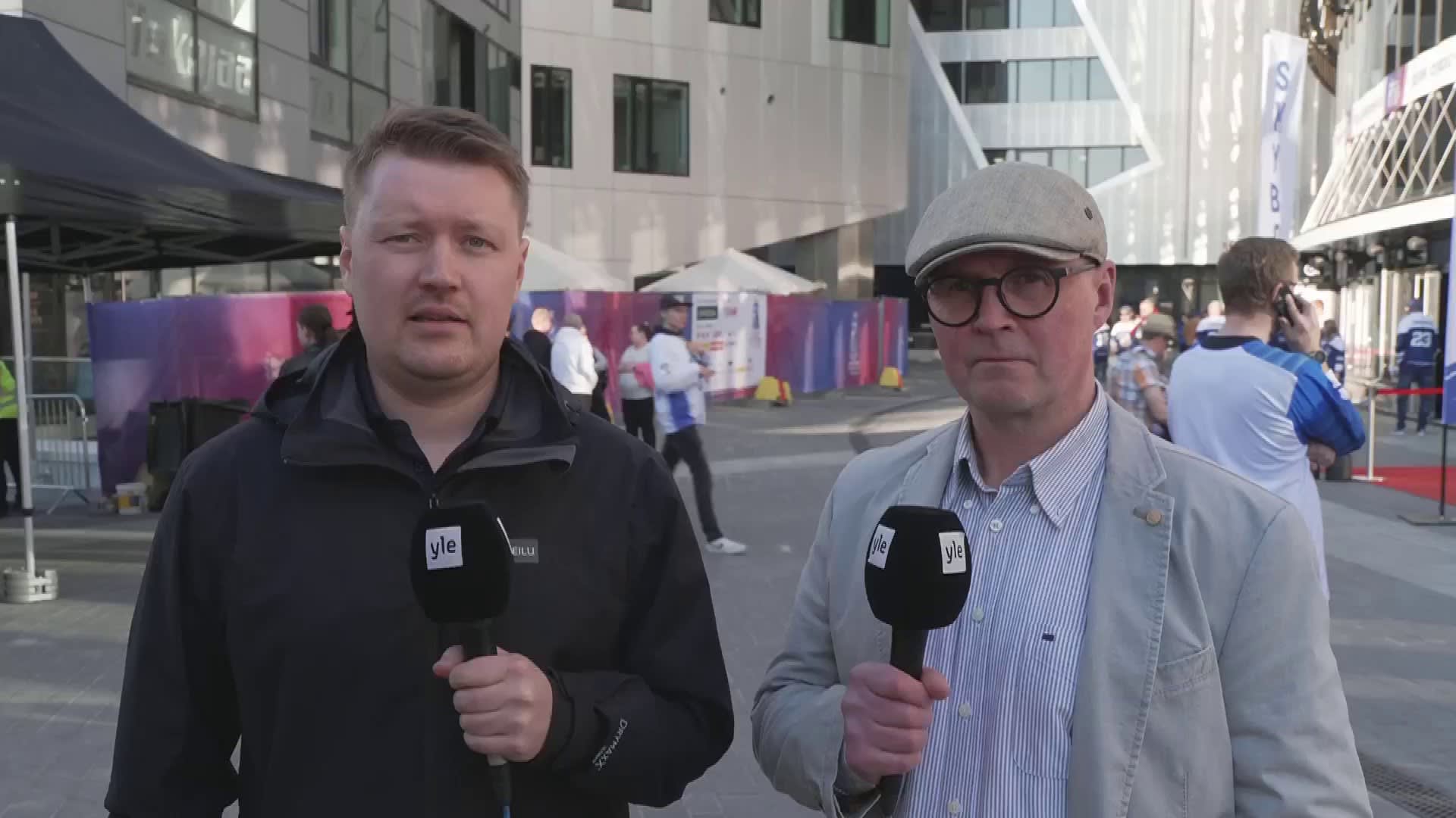 Henri Pitkänen ja Ismo Lehkonen niputtivat ottelun ja loivat katseita ...