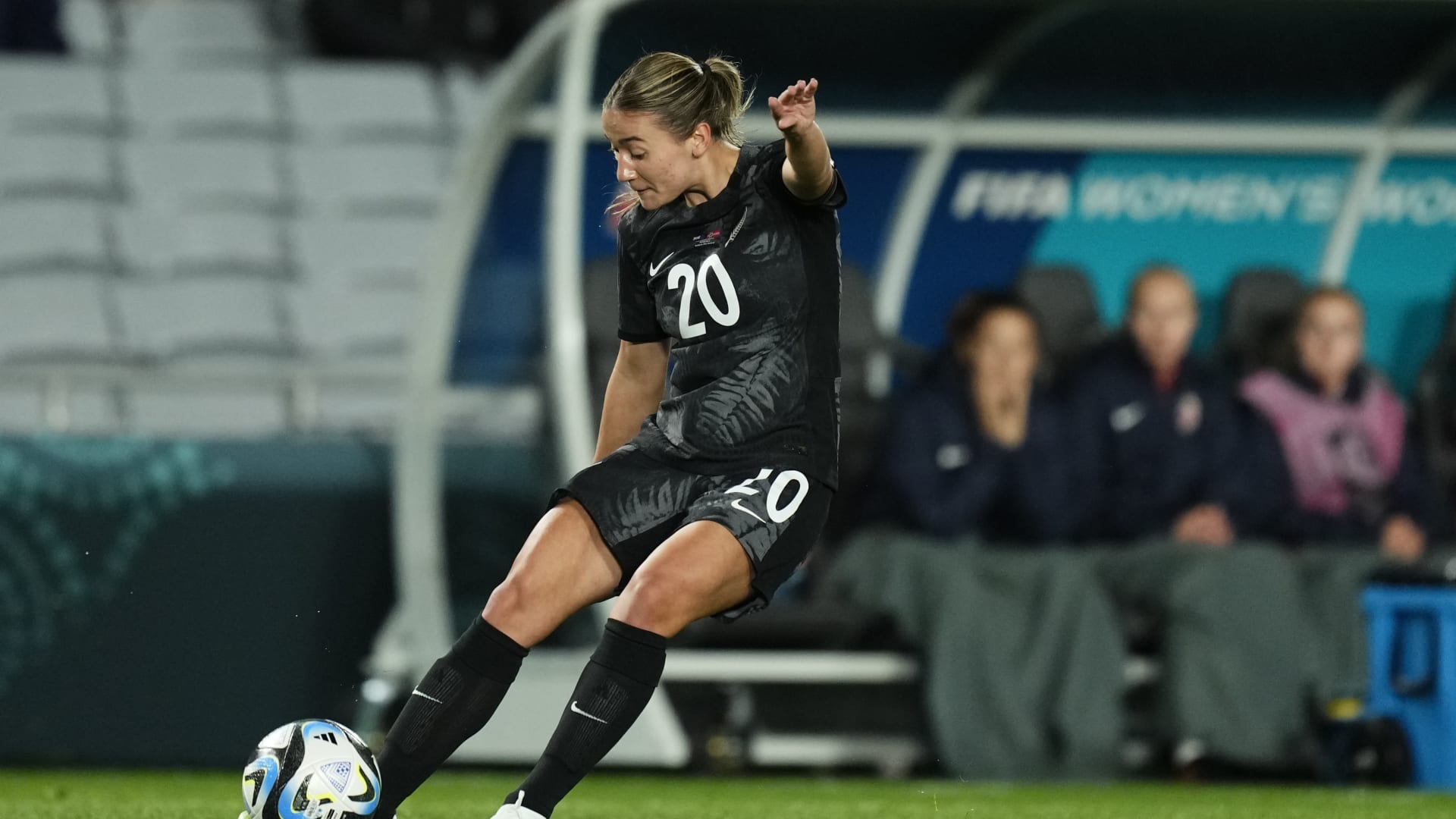 Indiah-Paige Riley kokeilee kauempaa | FIFA dam-VM i fotboll 2023 | Yle ...