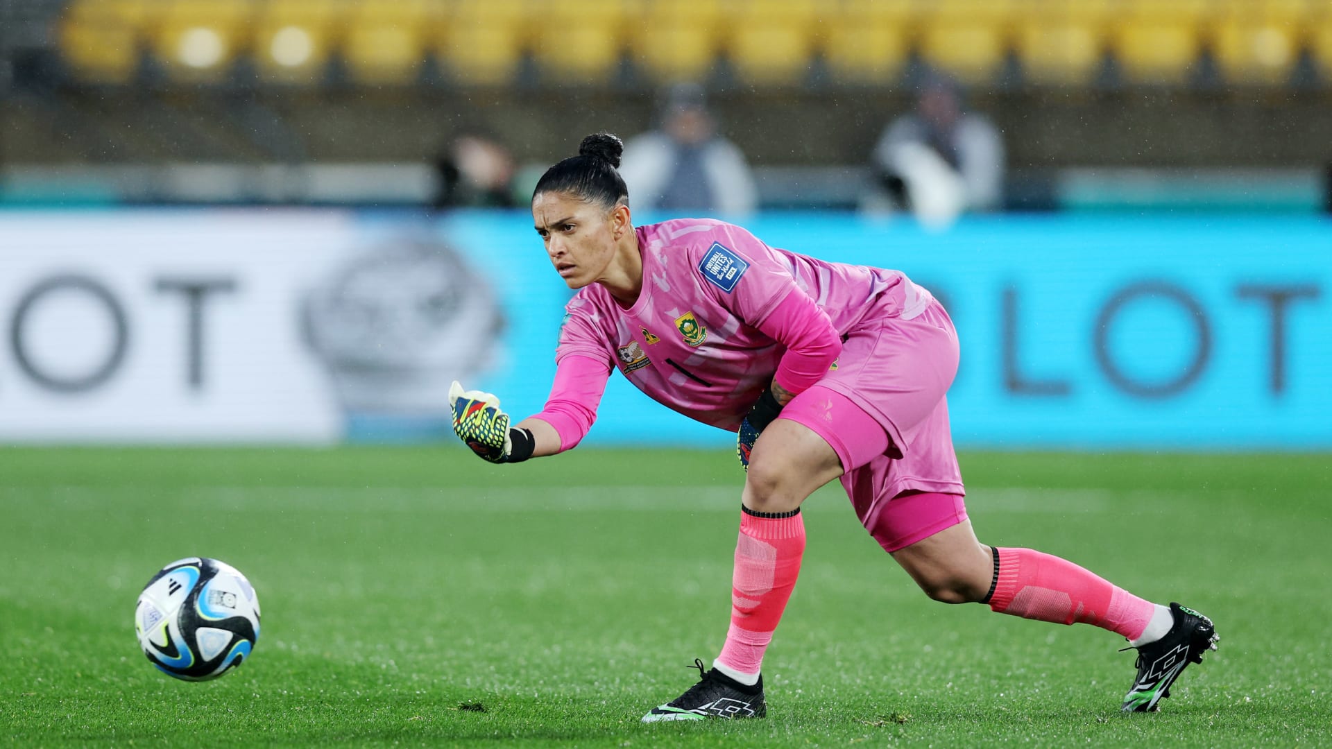 Etelä-Afrikan Kaylin Swart esittelee hienon torjunnan | FIFA dam-VM i ...