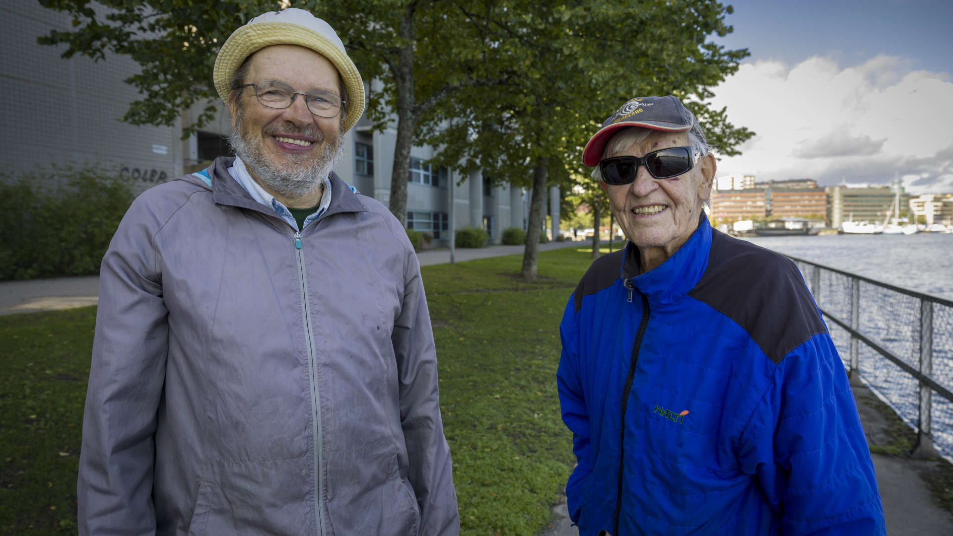 Merihaan pitkäaikaiset asukkaat Eero Minkkinen ja Severi Haapalinna ...