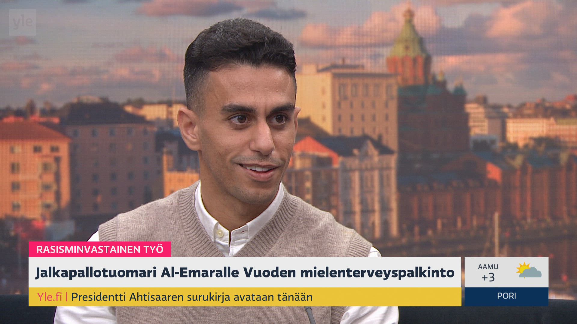 Erotuomari Mohammad Al-Emara kitkee rasismia jalkapallokentillä | Ylen ...