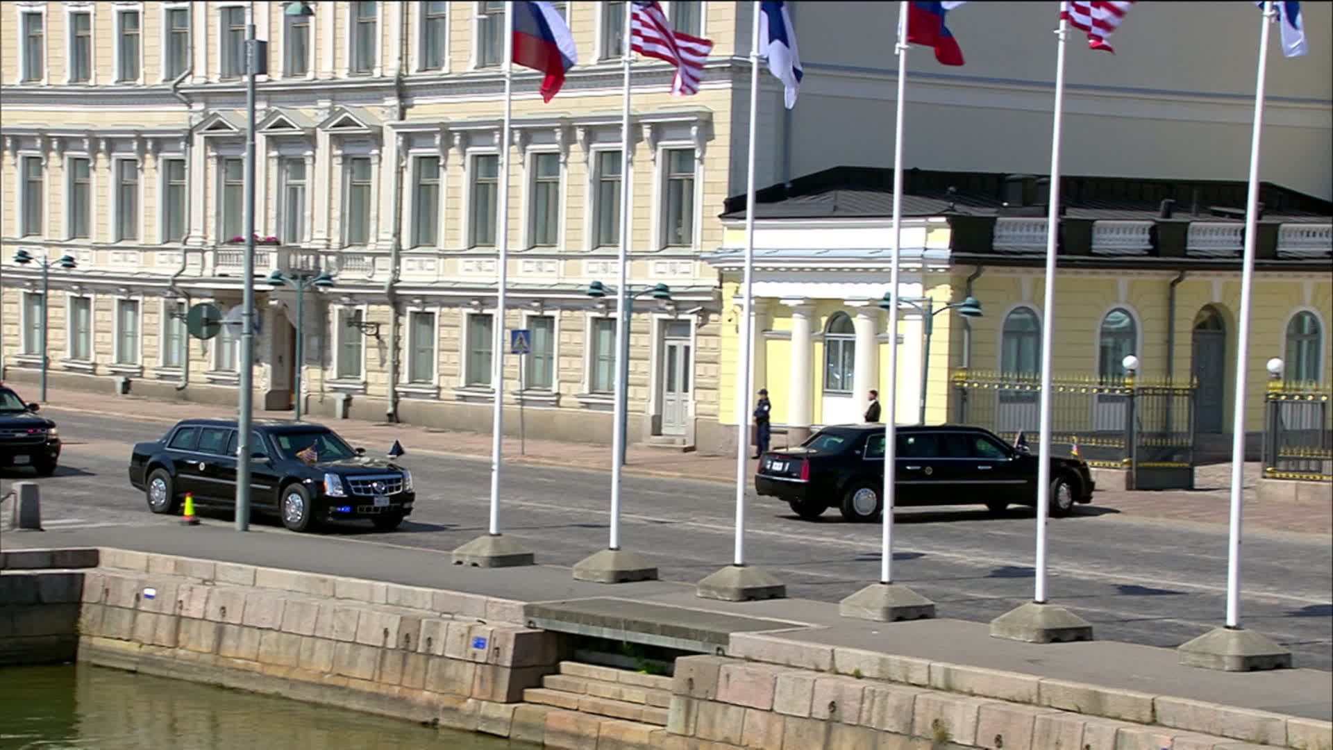 President Trump anländer till presidentens slott | Svenska Yle live ...