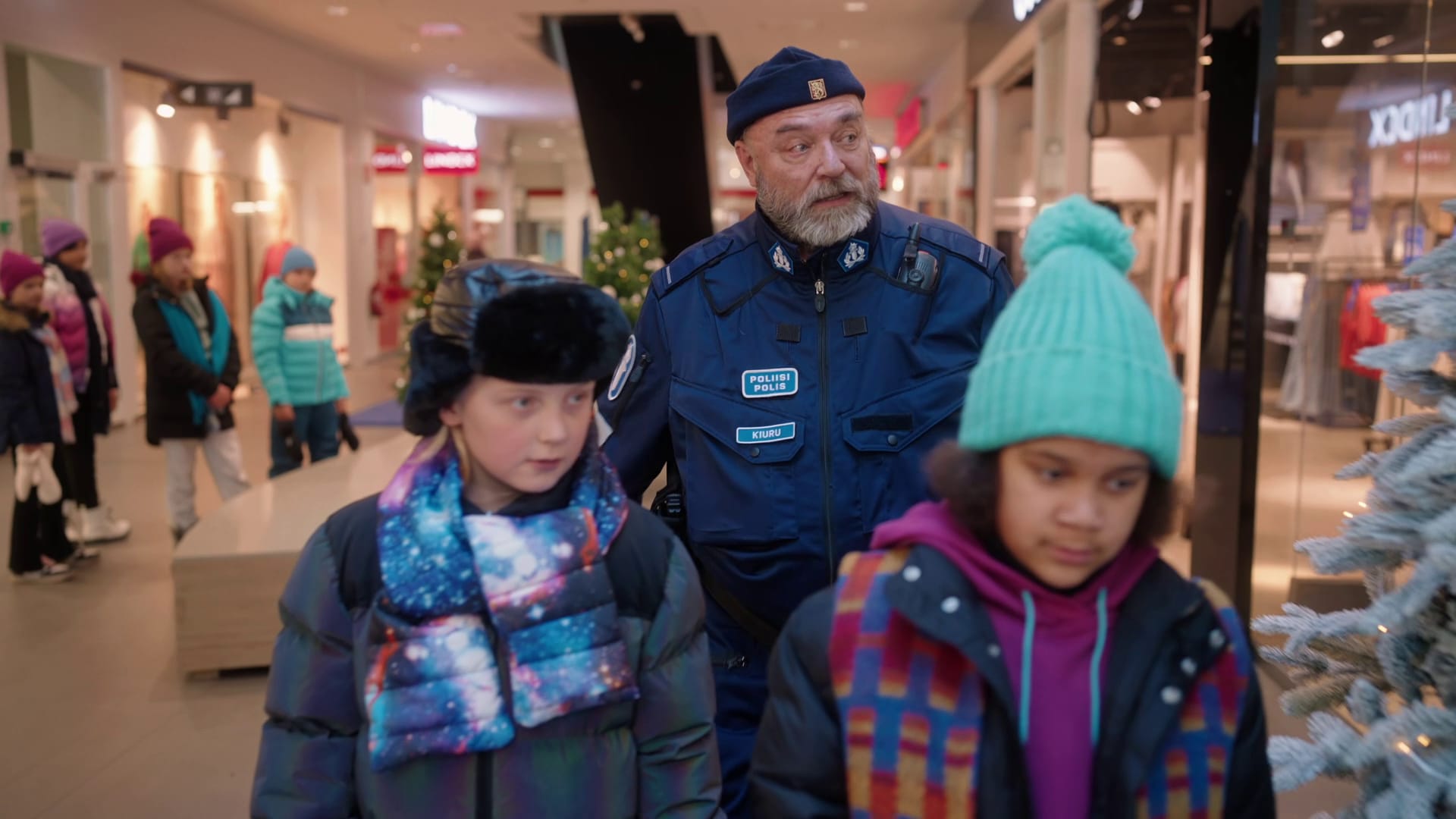 K1, J2: Partaukko ja paketointipalvelun kyylä | Lahjat esiin! | Yle Areena