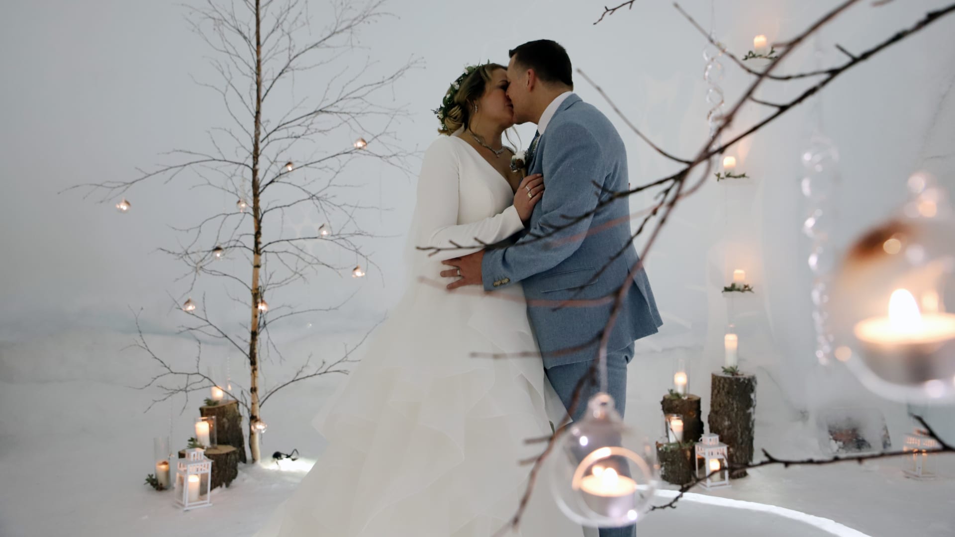 Brittipariskunta Deborah ja Michael Ballinger menivät naimisiin ...