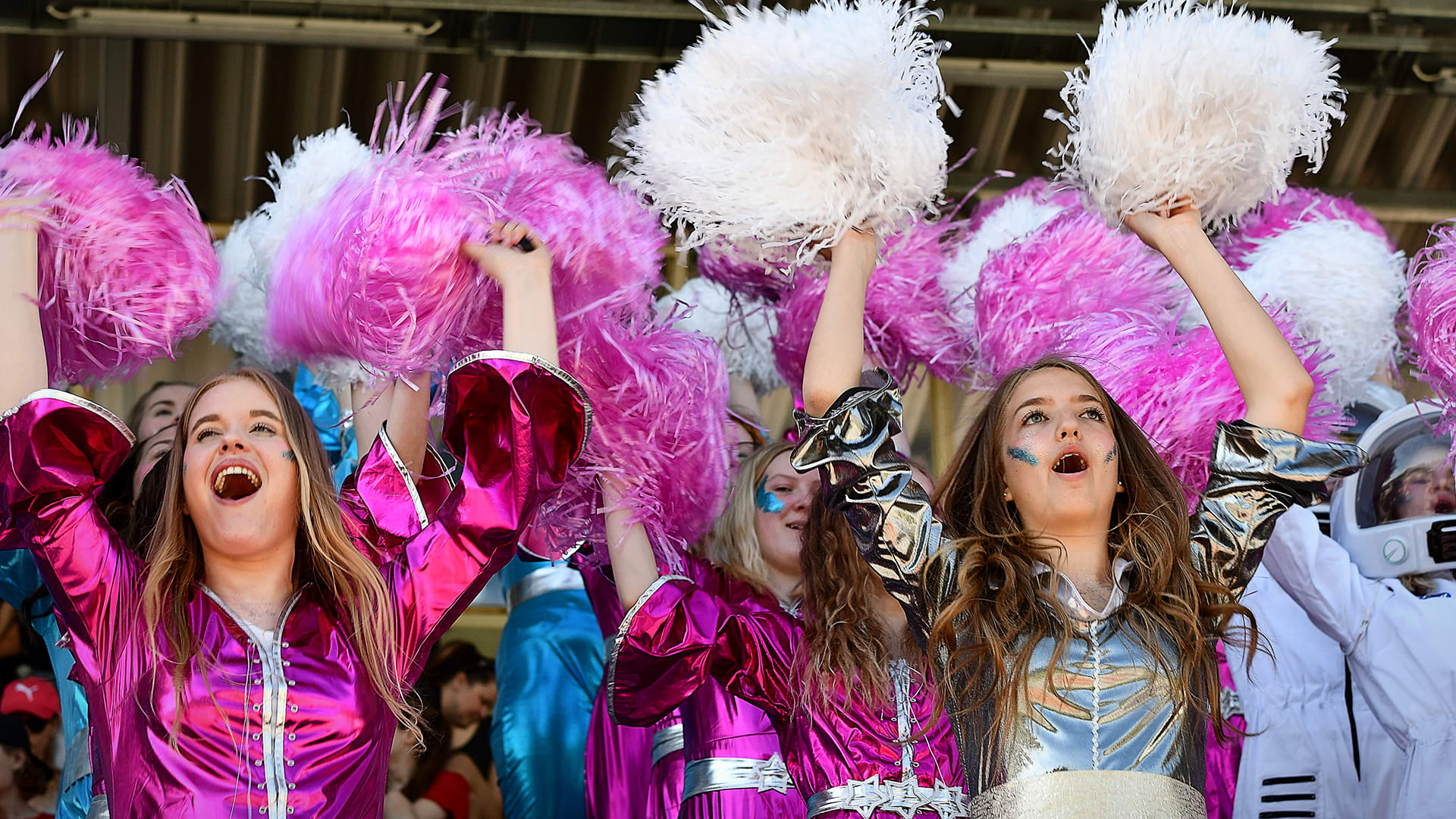 Stafettkarnevalen 2023: Hejarklackar och maskotar | Yle Areena