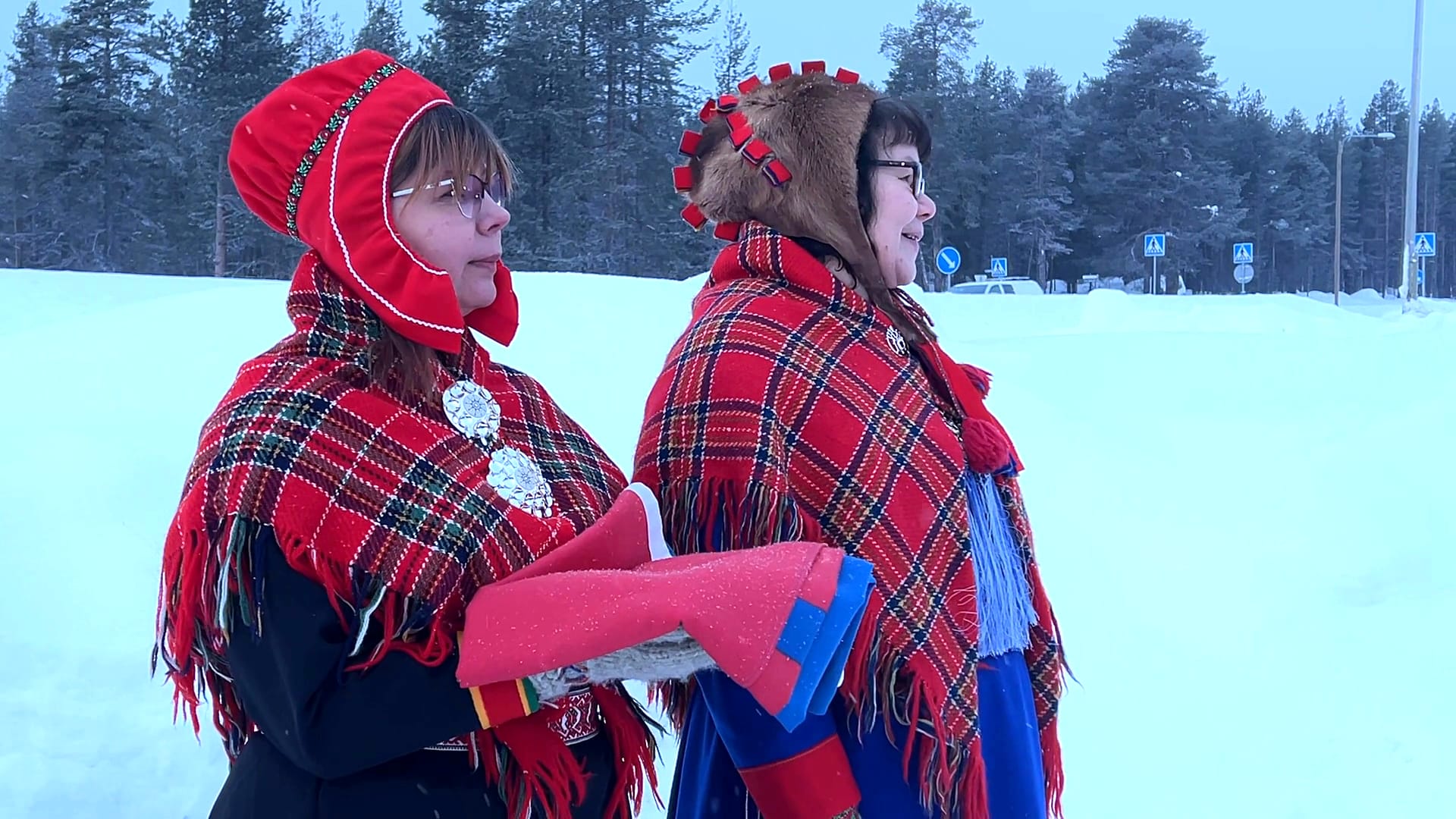 Sámi álbmotbeaivvi ávvudeapmi álggii Anáris sámeleavgga loktemiin ja ...