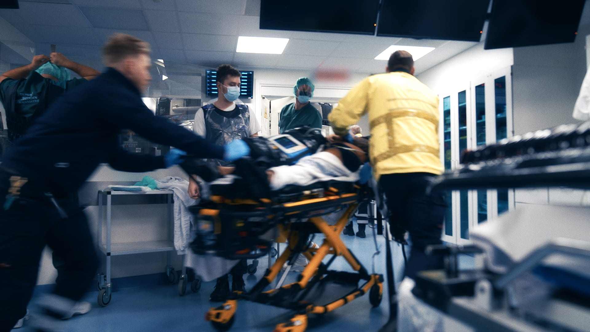 S1, A5: Skjuten i ryggen | Med livet i händerna | Yle Arenan