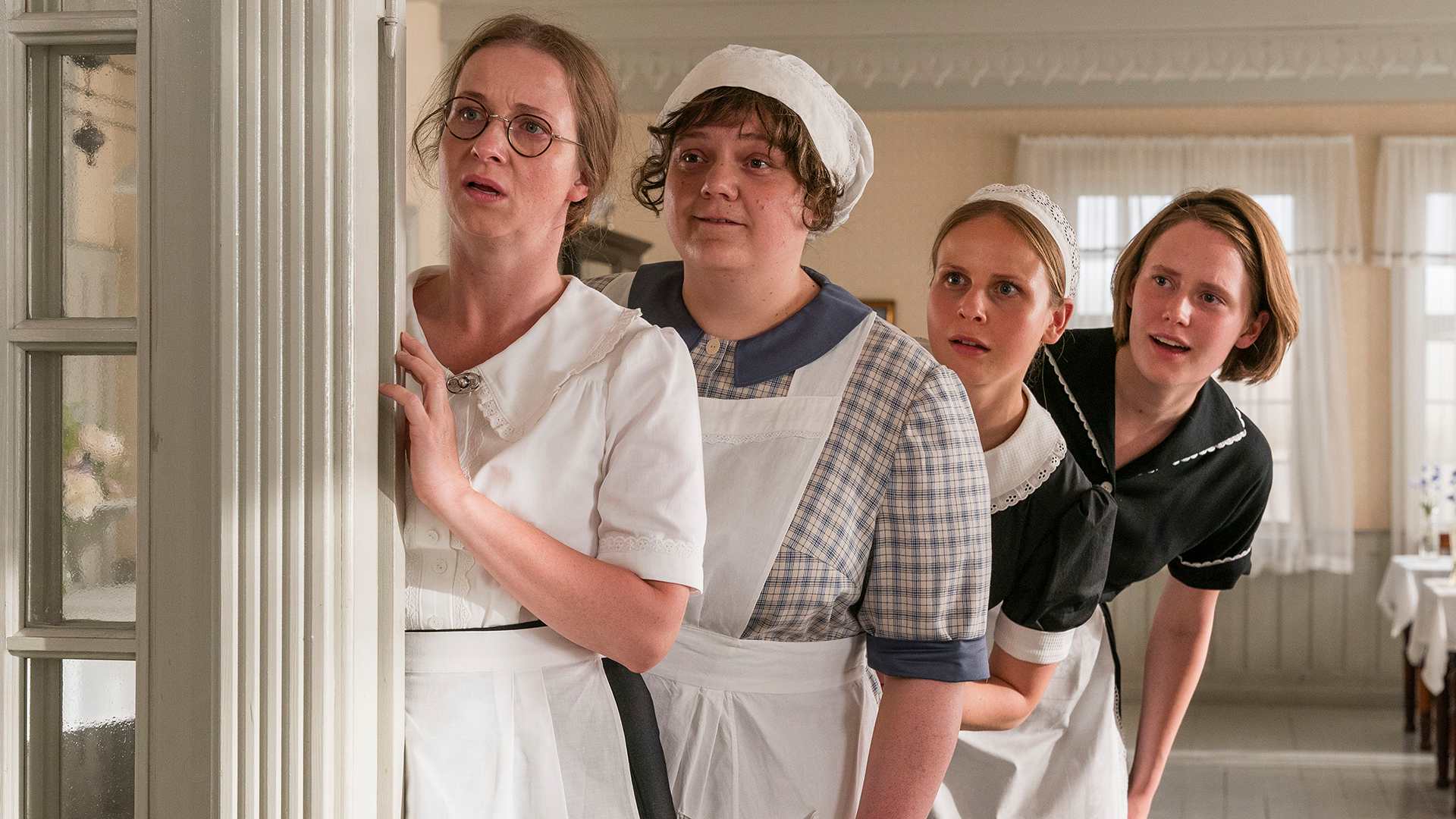 K10, J1: Koti-ikävä | Rantahotelli | Yle Areena