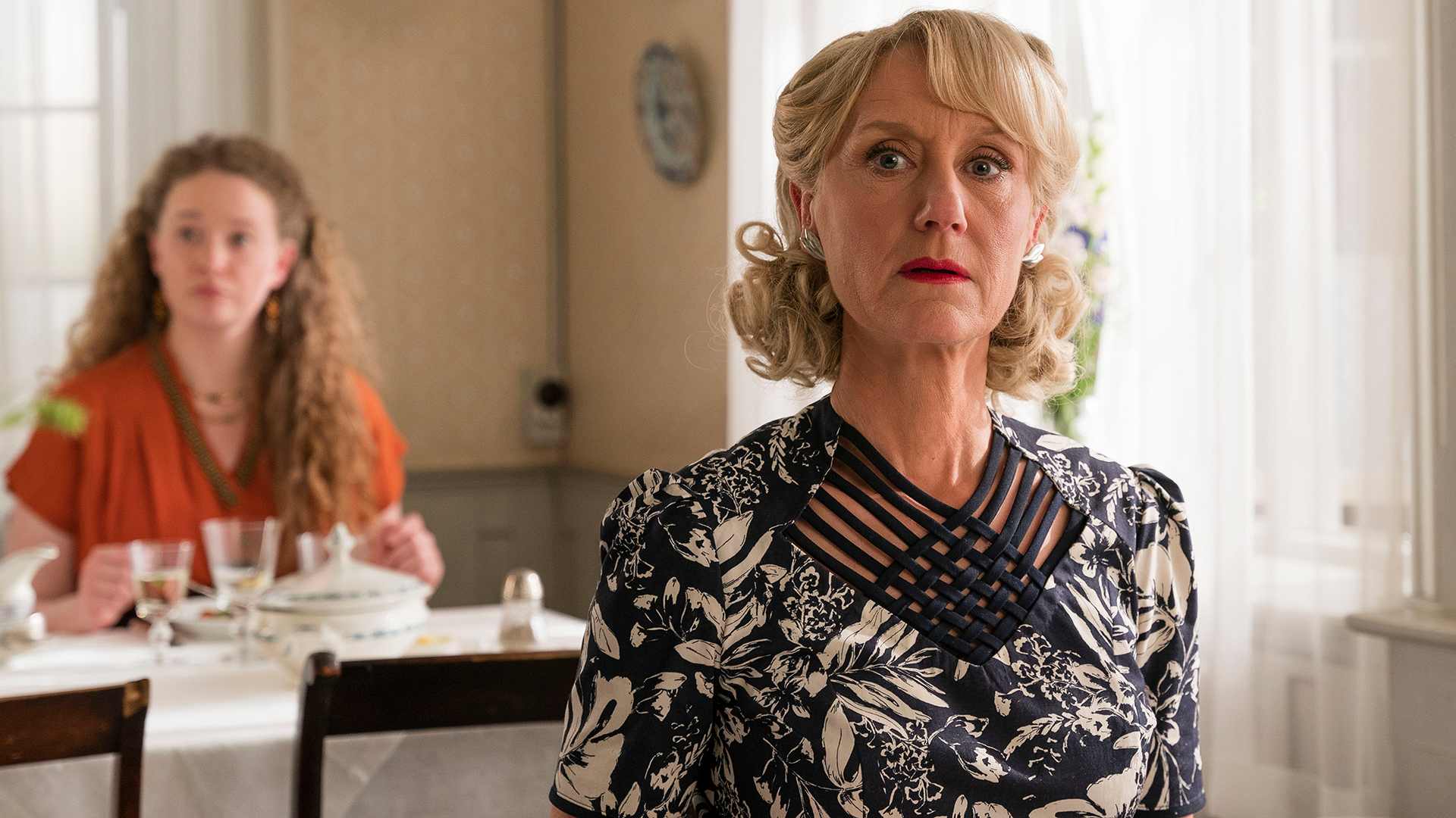 K10, J3: Salaisuuksia | Rantahotelli | Yle Areena