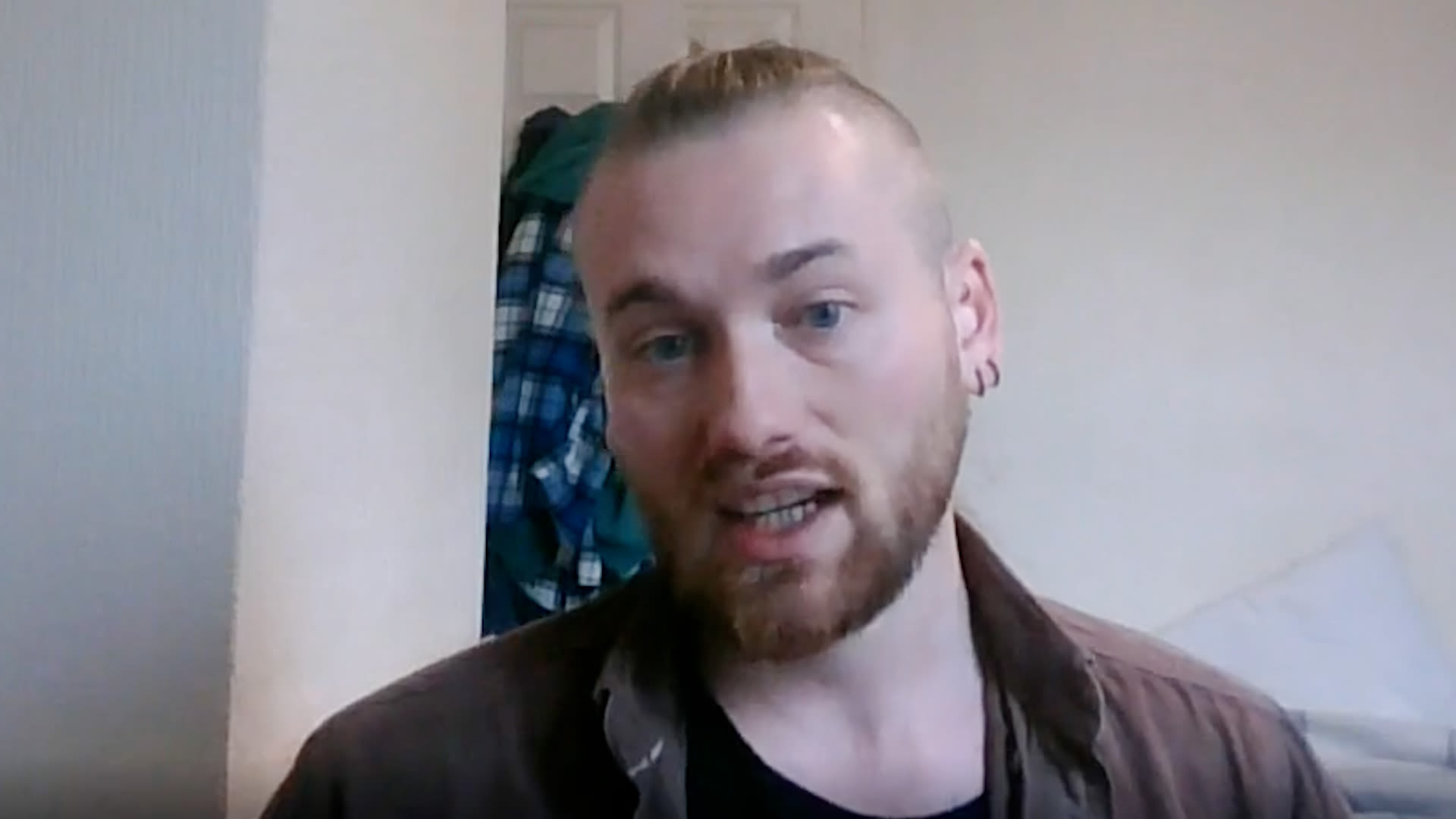 Osastonhoitaja Nick Cook arvioi Ylen videohaastattelussa, että ...