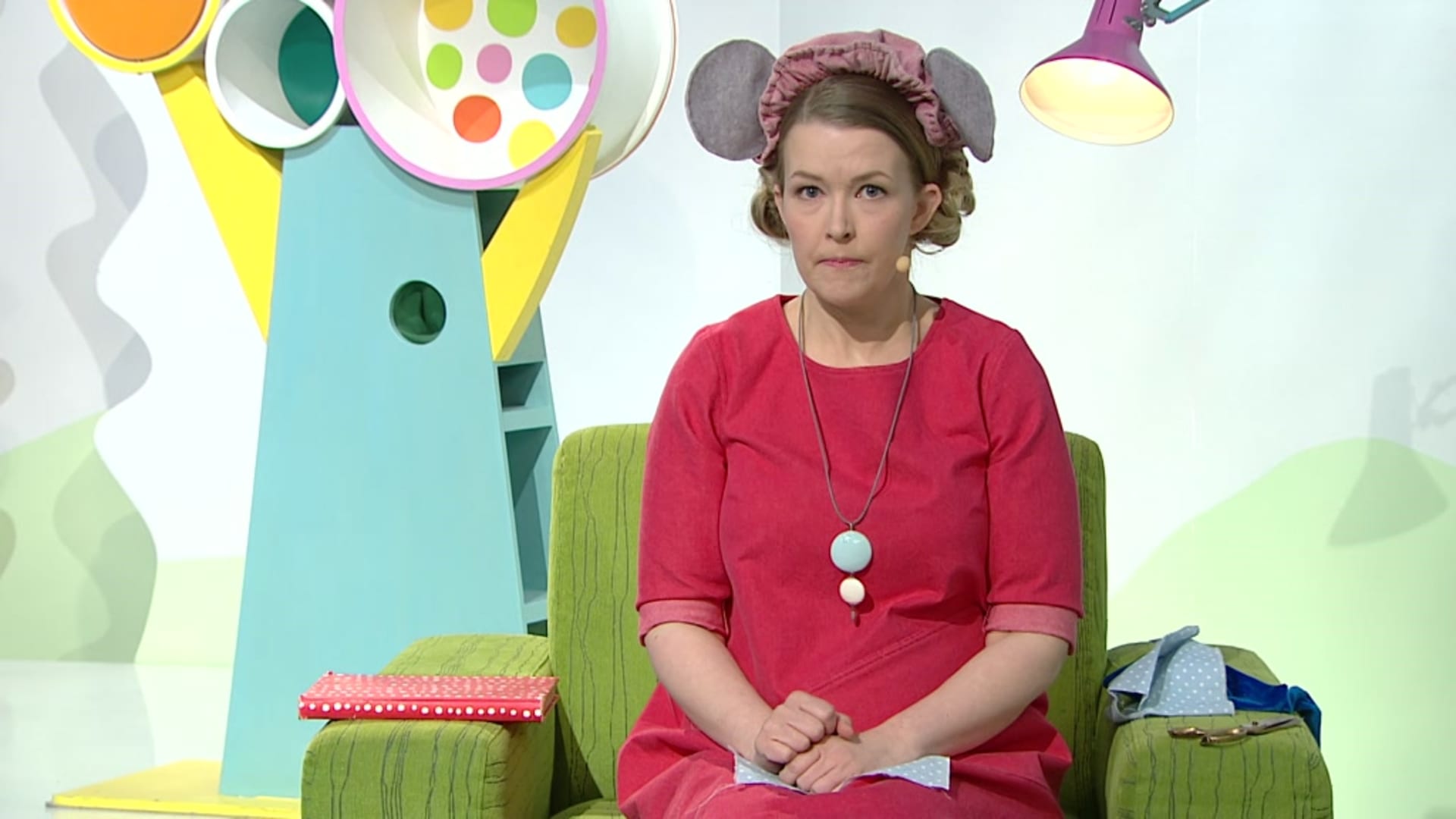 Hiiri kissalla räätälinä | Tutustu tukiviittomiin | Yle Areena