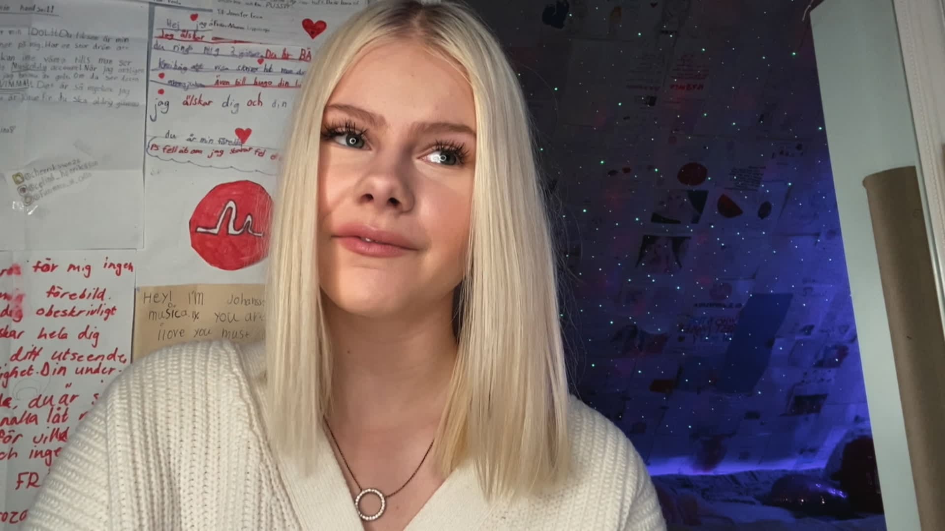 K1, J25: Kysymyksiä ja vastauksia | Jennifer Erica | Yle Areena