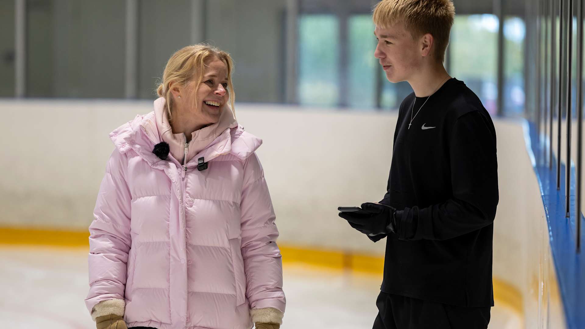 Taitoluisteluvalmentaja Tiia Hurme on ammattilainen myös NHL-huippujen ...