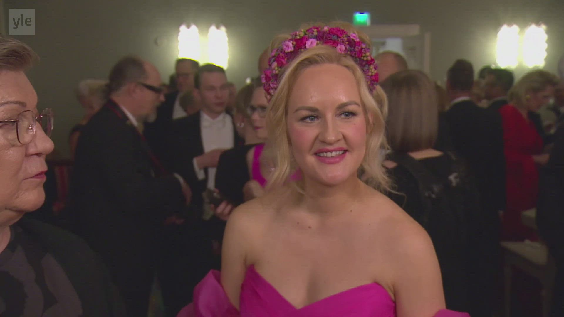 Somesta tuttu siivousyrittäjä Auri Kananen haastattelussa | Linnan juhlat 2024 | Yle Areena