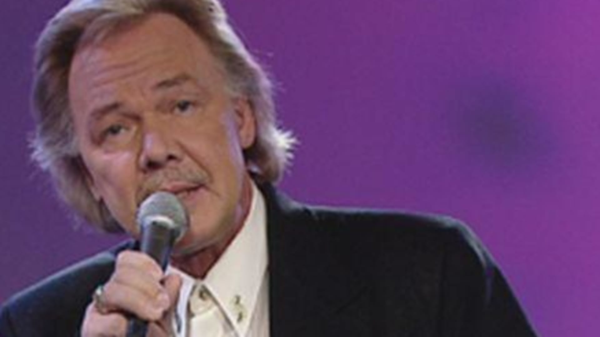 Kari Tapio esiintyy Linnunradan pianobaarissa | Yle Areena