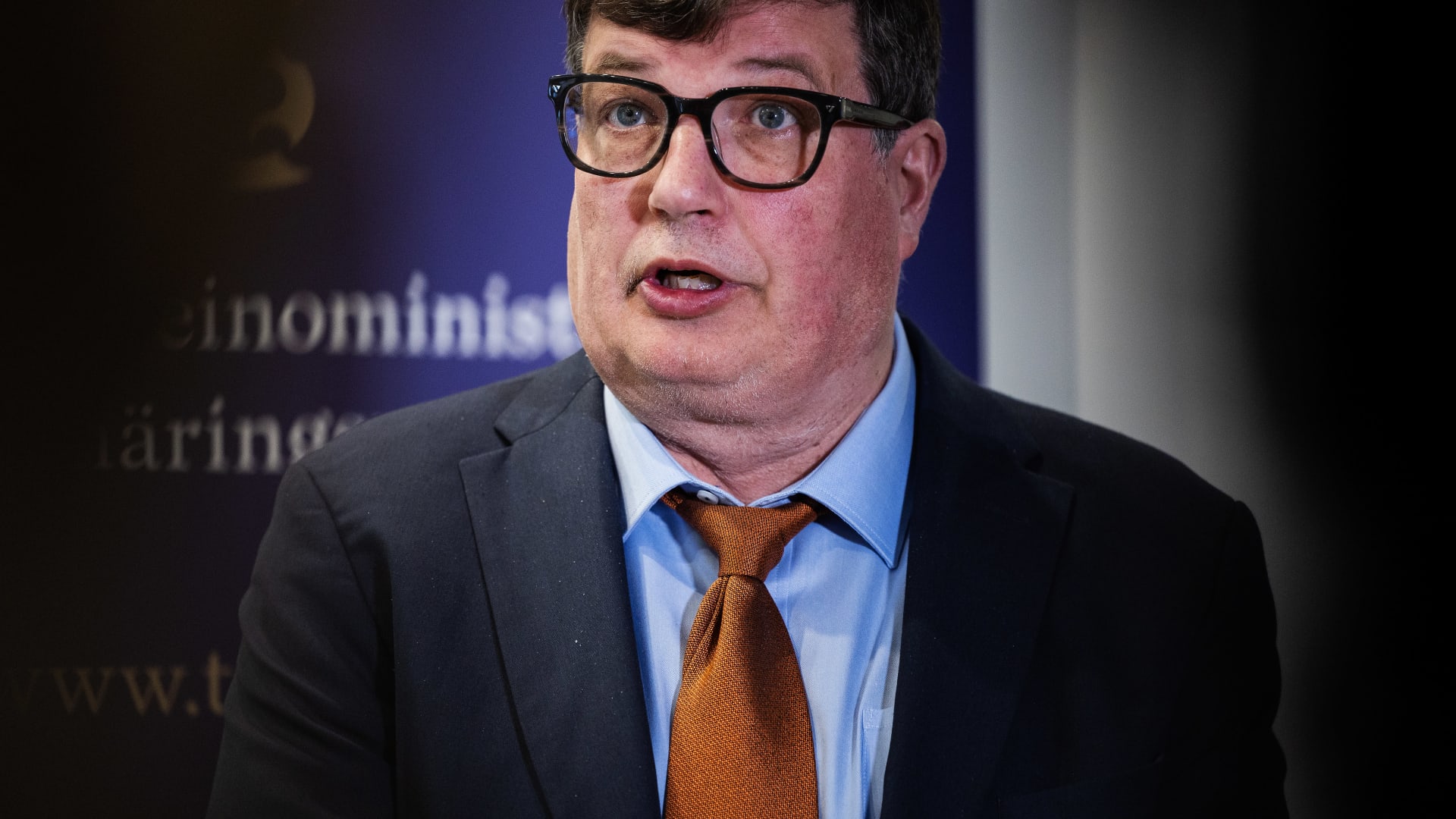 Työministeri Satonen: Lakot ovat erittäin valitettavia | Uutisvideot ...