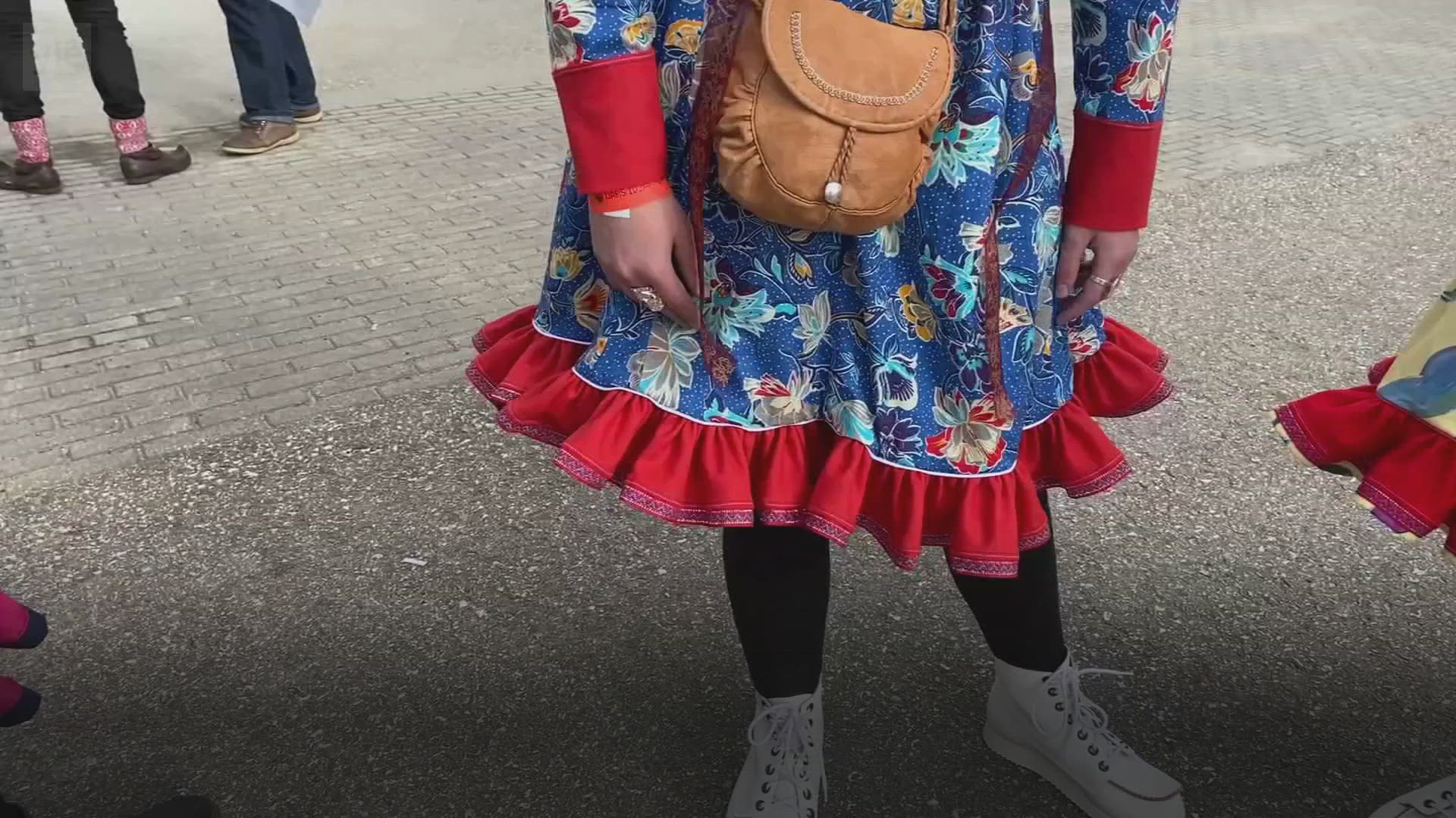 Nuorra duojárguovttos goarosteigga ođđa gávttiid Ijahis Idjii | Yle ...