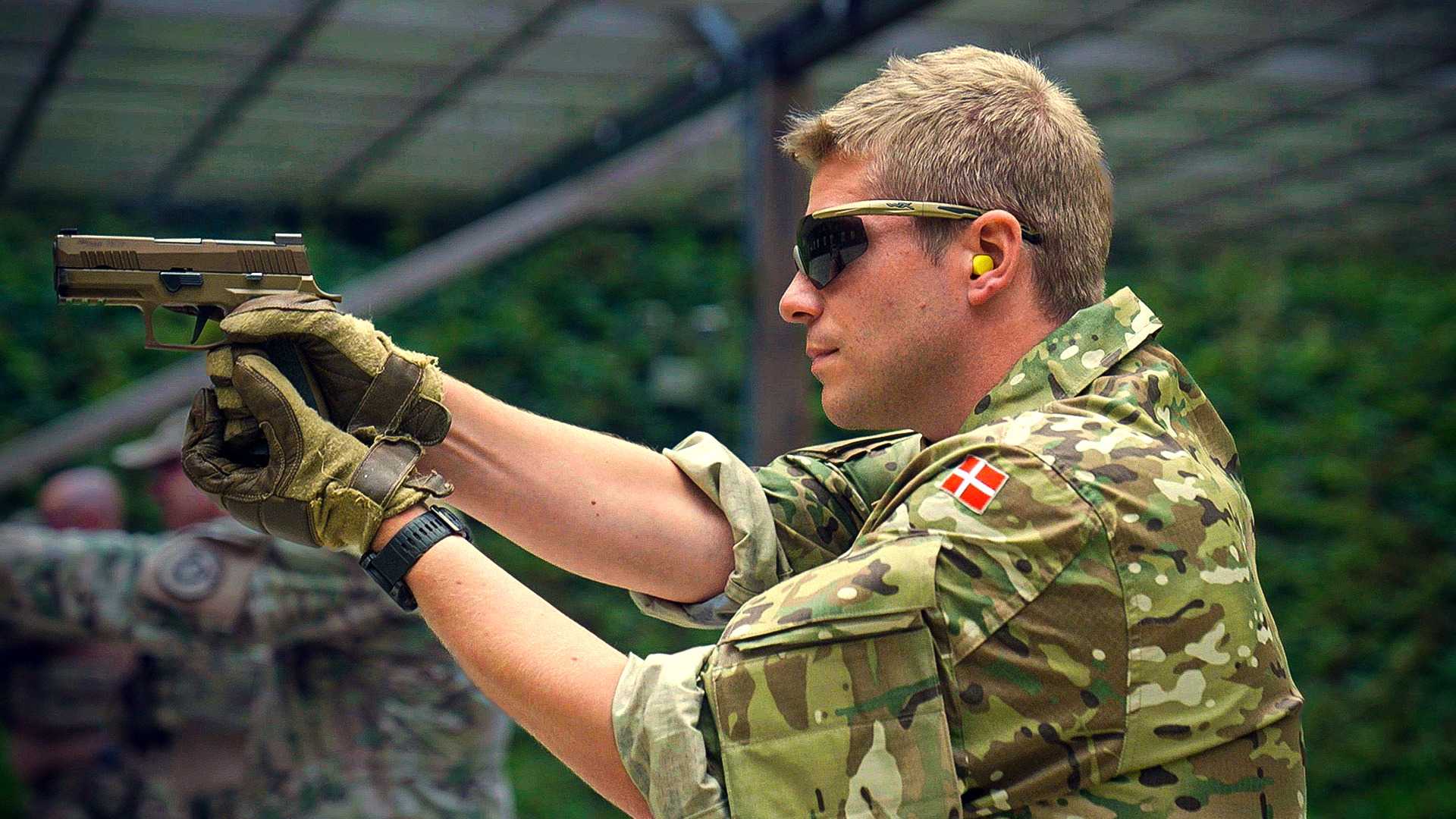 K1, J1: Papinkaavusta univormuun | Papit sota-alueella | Yle Areena