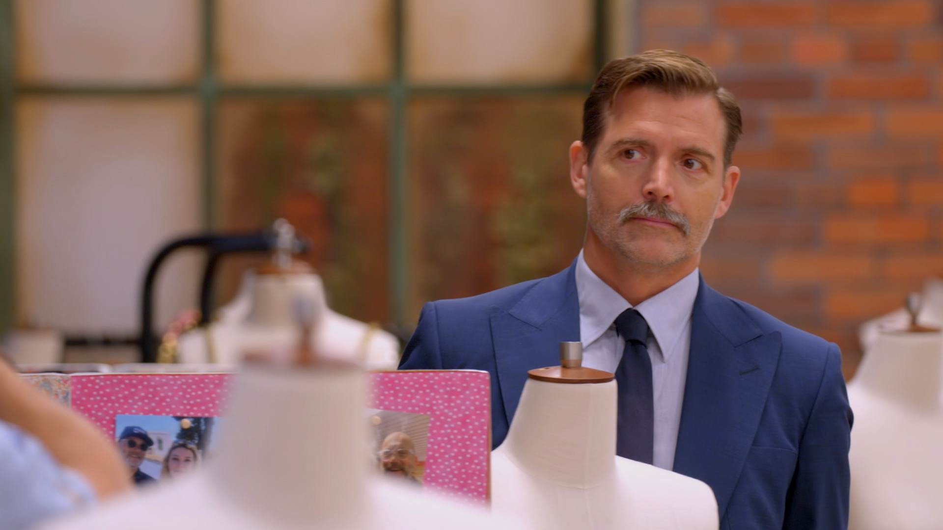 K9, J8: Historian muoti-ikonit | Suuri ompelukisa | Yle Areena