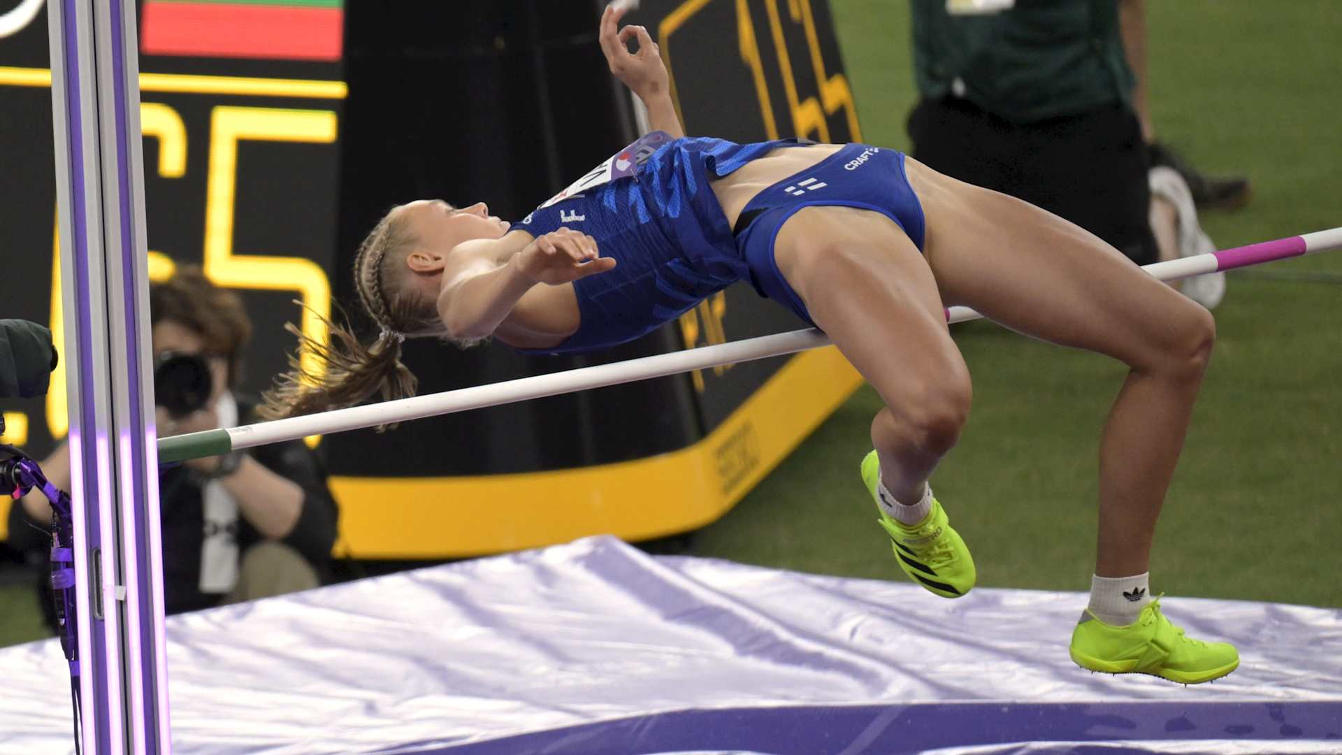 Saga Vanninen ylitti 180 ensimmäisellään | VM i friidrott | Yle Arenan