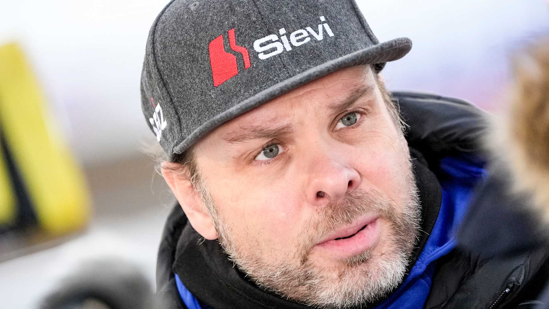 Päävalmentaja Antti Kuisma kommentoi yhdistetyn mäkiosuuden perumista ...