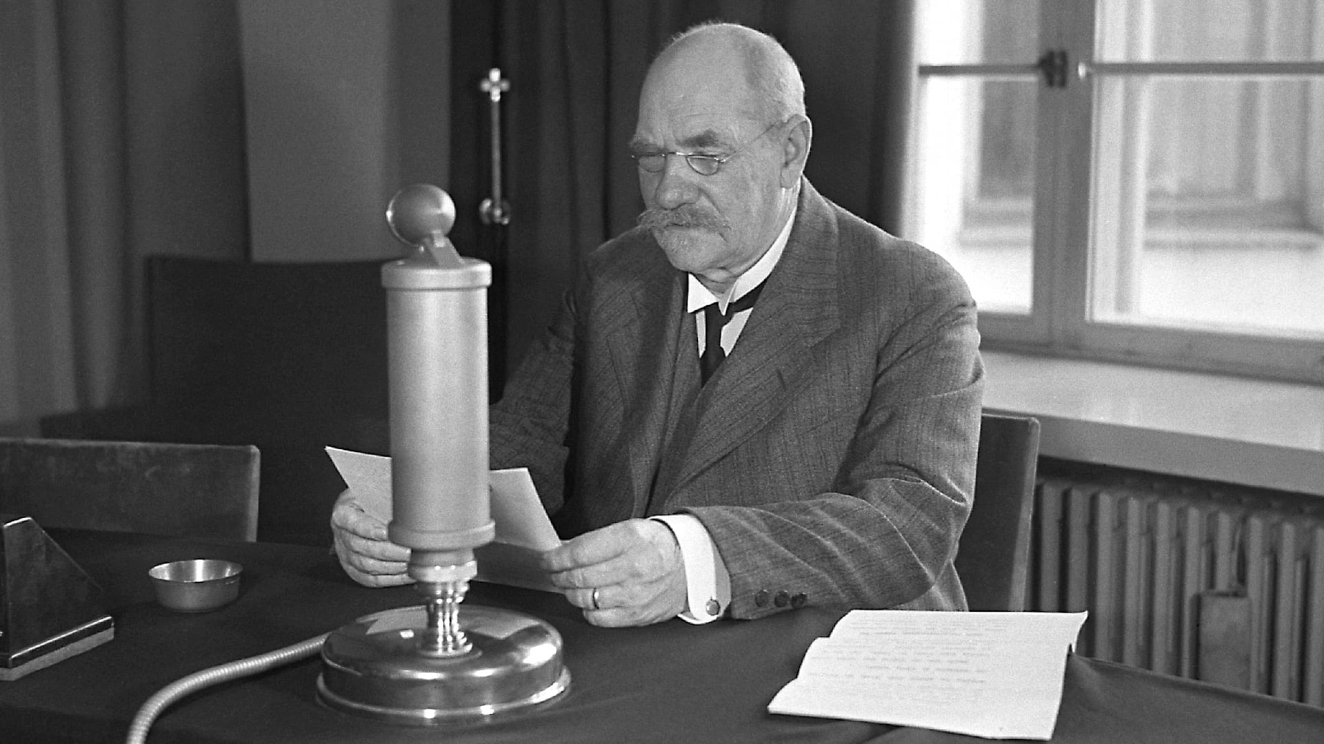 Kalevalan 100-vuotisjuhla. Presidentti P. E. Svinhufvud puhuu (1935 ...